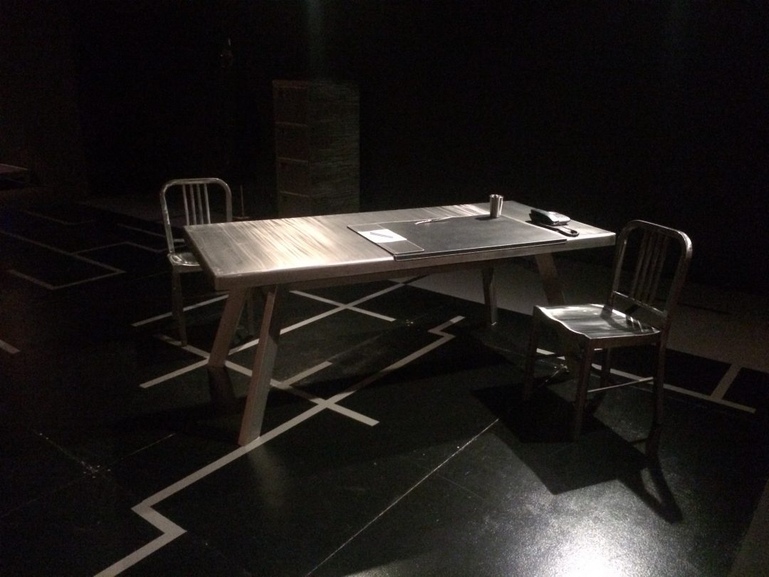 Atrezo en cine, televisión y teatro - Mobiliario Industrial